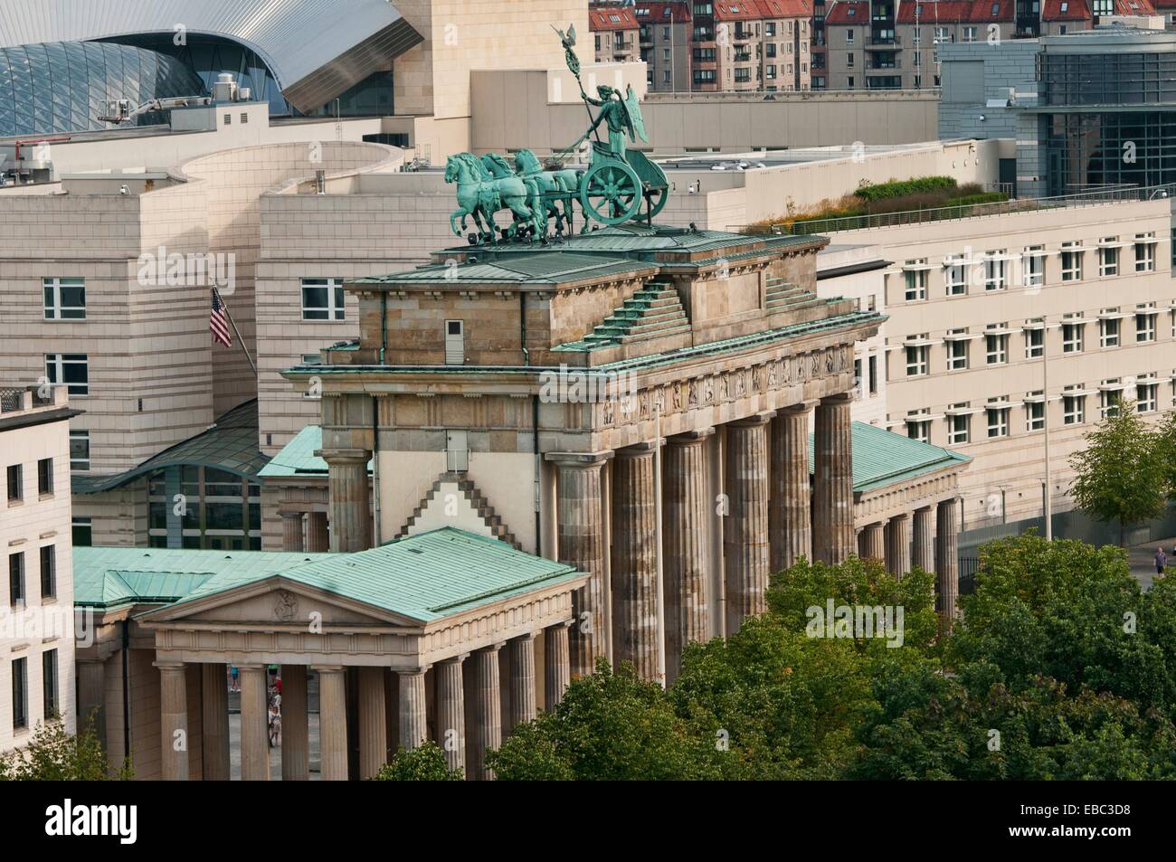 Das Brandenburger Tor-Wahrzeichen und Symbol der Berliner Blick von der ...