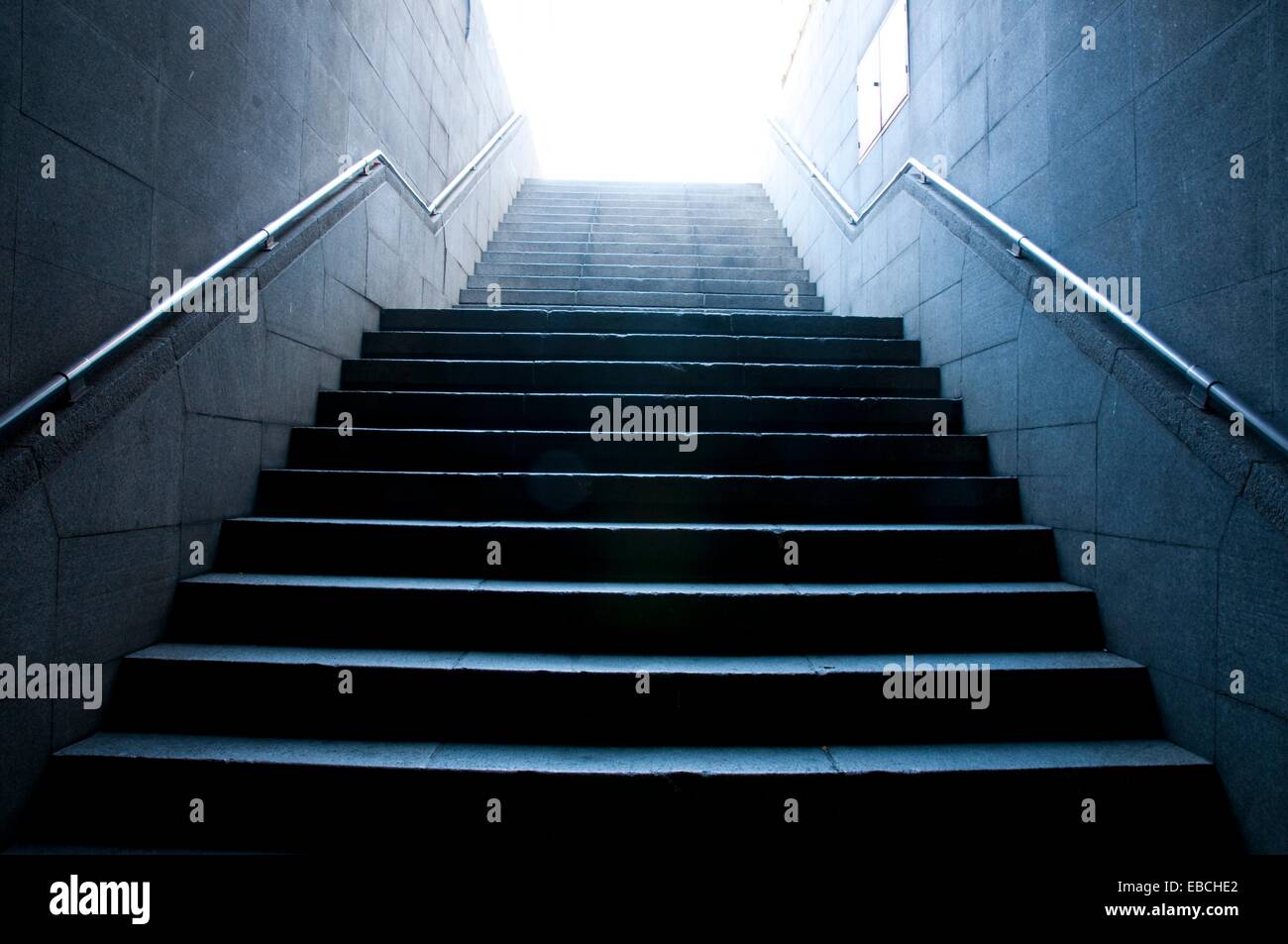 Von unten treppe aufstieg Stockfotos und -bilder Kaufen - Alamy