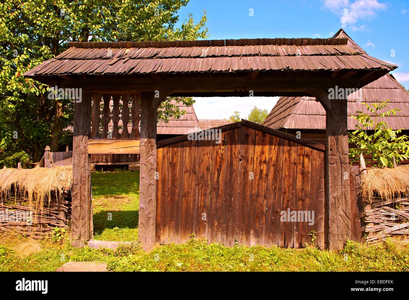 Bauernhaus tor -Fotos und -Bildmaterial in hoher Auflösung – Alamy