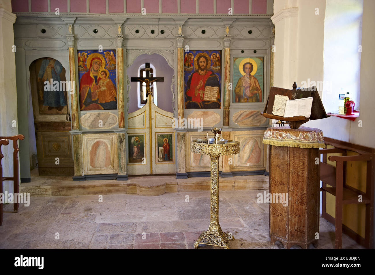 Innenraum der Kapelle und orthodoxen Ikonen der byzantinischen Nea Moni ...