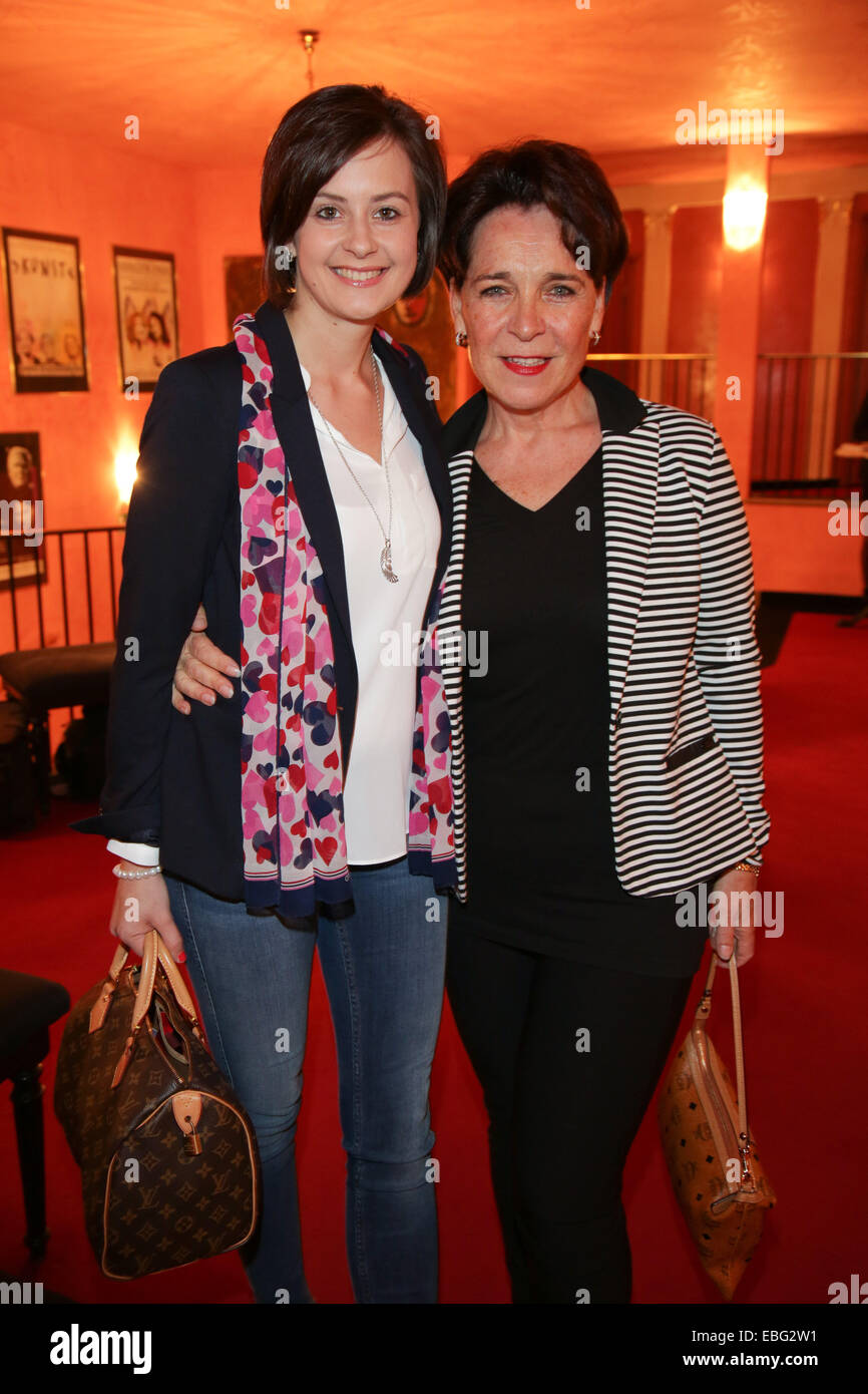 Premiere der Komödientheater spielen "Omma Superstar" Kleine Komödie im Hotel Bayerischer Hof. D ...