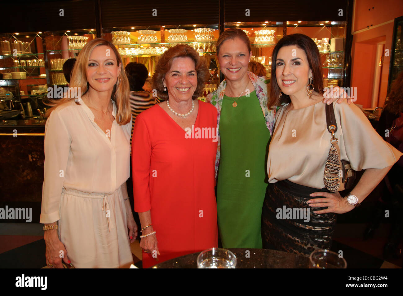 Premiere der Komödientheater spielen "Omma Superstar" Kleine Komödie im Hotel Bayerischer Hof ...