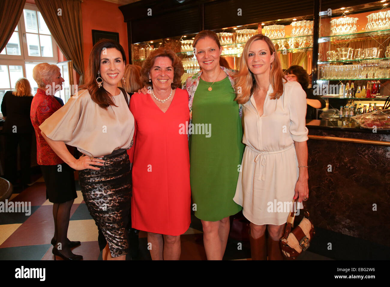 Premiere der Komödientheater spielen "Omma Superstar" Kleine Komödie im Hotel Bayerischer Hof ...