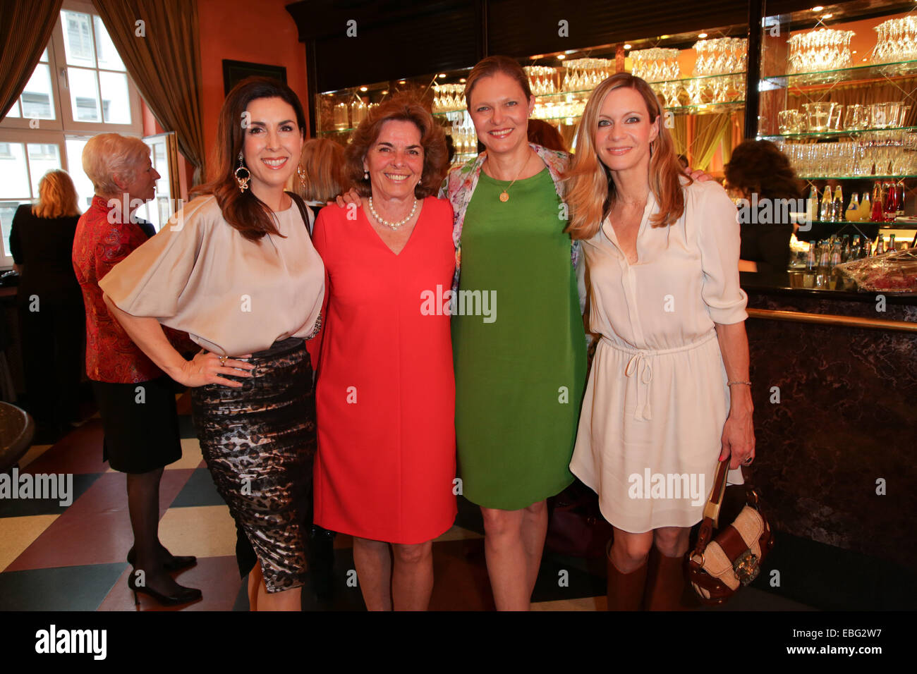 Premiere der Komödientheater spielen "Omma Superstar" Kleine Komödie im ...