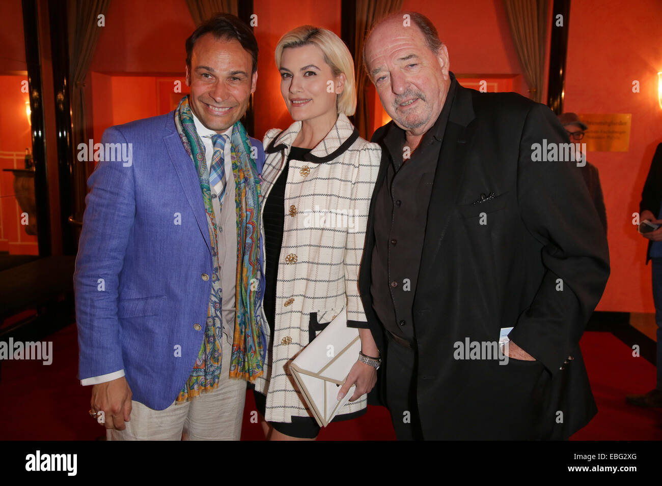 Premiere der Komödientheater spielen "Omma Superstar" Kleine Komödie im Hotel Bayerischer Hof ...