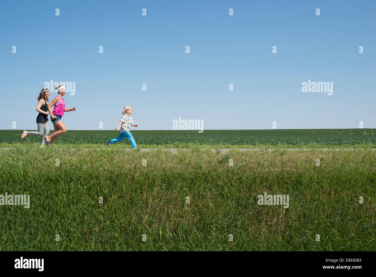 Leute, die wegrennen -Fotos und -Bildmaterial in hoher Auflösung – Alamy