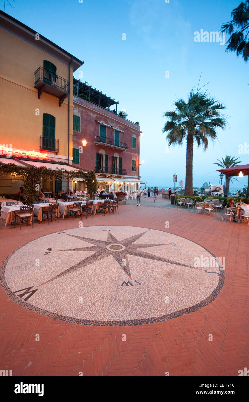 Wind rose quadrat -Fotos und -Bildmaterial in hoher Auflösung – Alamy