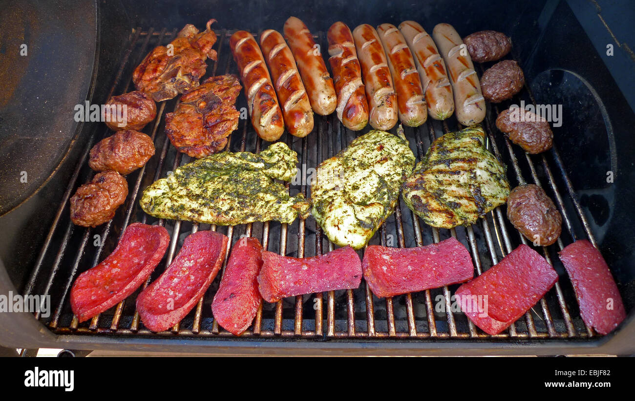 Grillfleisch auf grill Stockfotografie - Alamy
