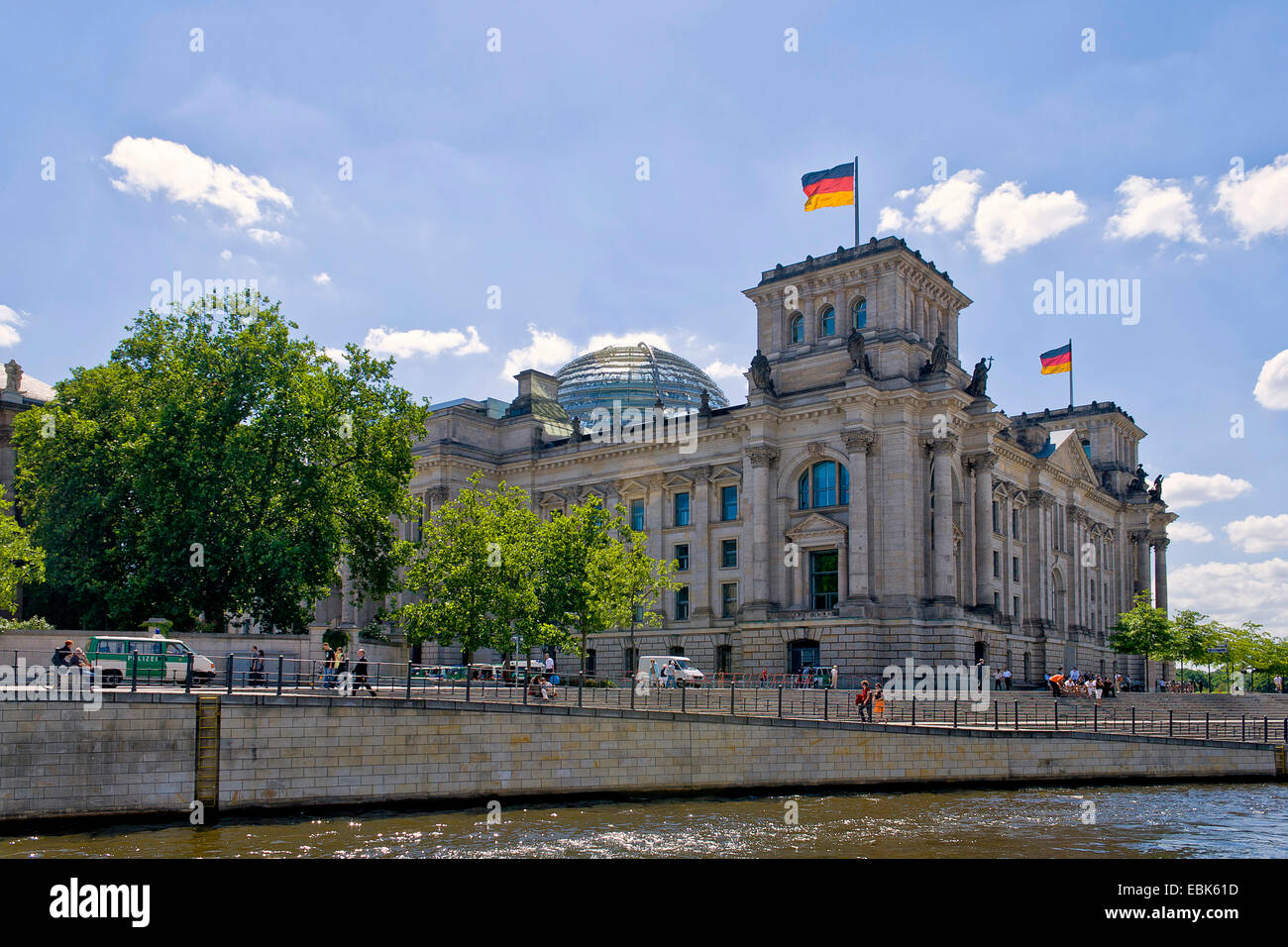 Deutschen Reichstag an der Spree Fluss, Deutschland, Berlin ...