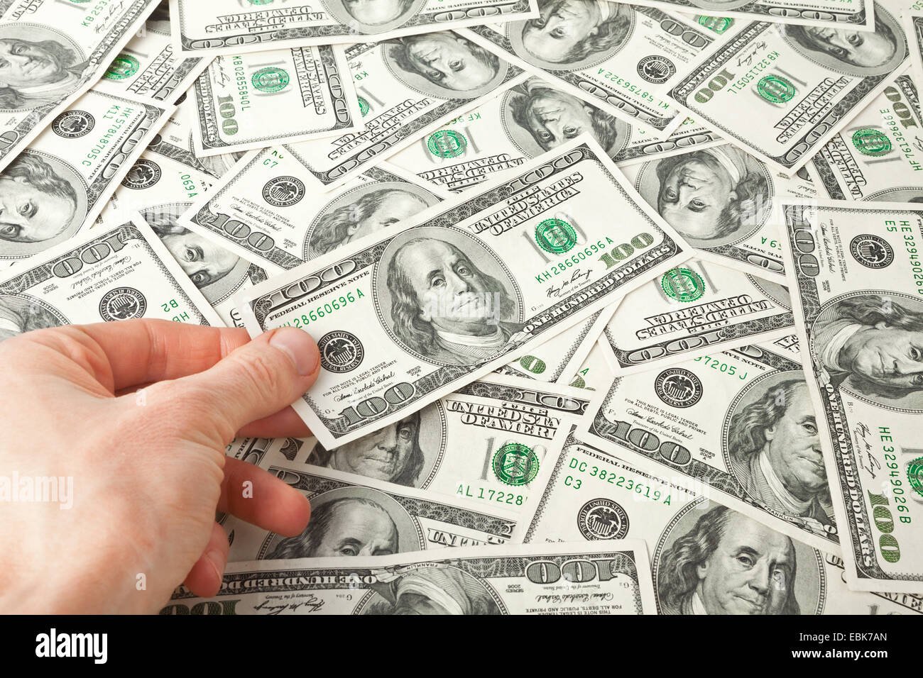 Geld und reichtum -Fotos und -Bildmaterial in hoher Auflösung – Alamy