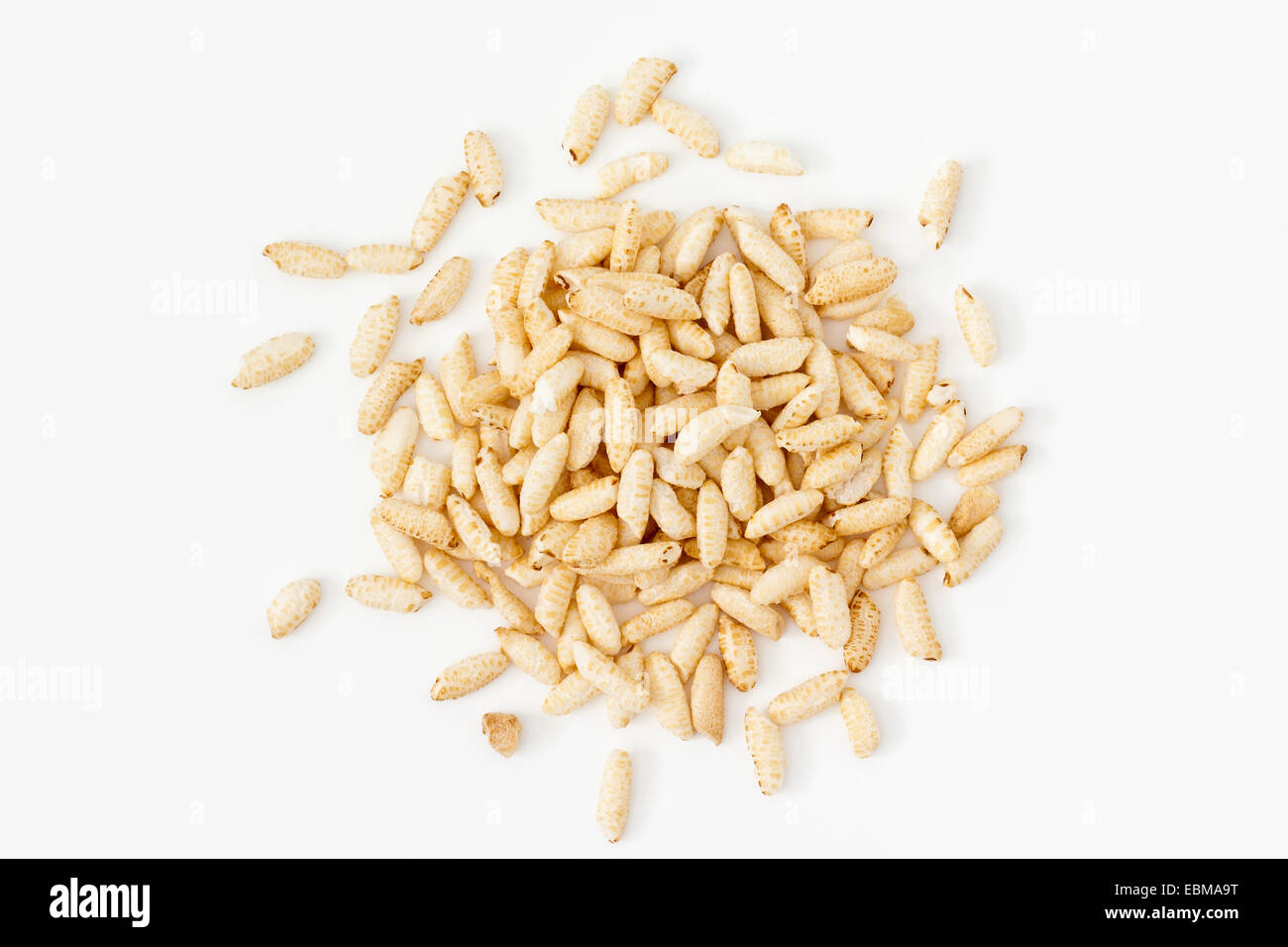 Isolierte Puffreis von oben auf weißem Hintergrund Stockfotografie - Alamy