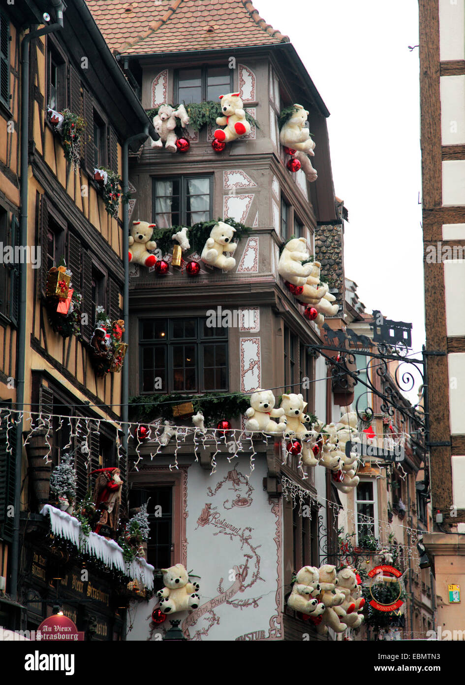 Weihnachten Teddybären in der Altstadt von Straßburg Stockfotografie ...
