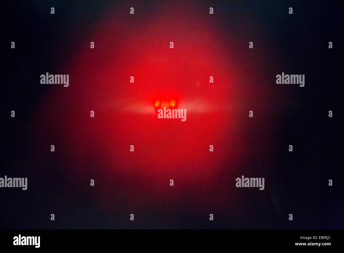 Hintere rote lichter -Fotos und -Bildmaterial in hoher Auflösung – Alamy