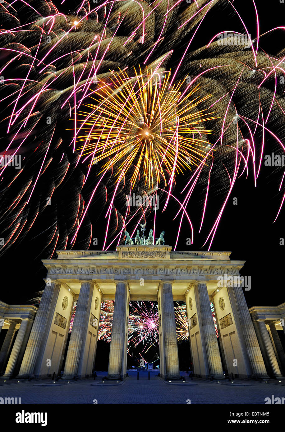 Feuerwerk am Brandenburger Tor, Deutschland, Berlin Stockfotografie - Alamy