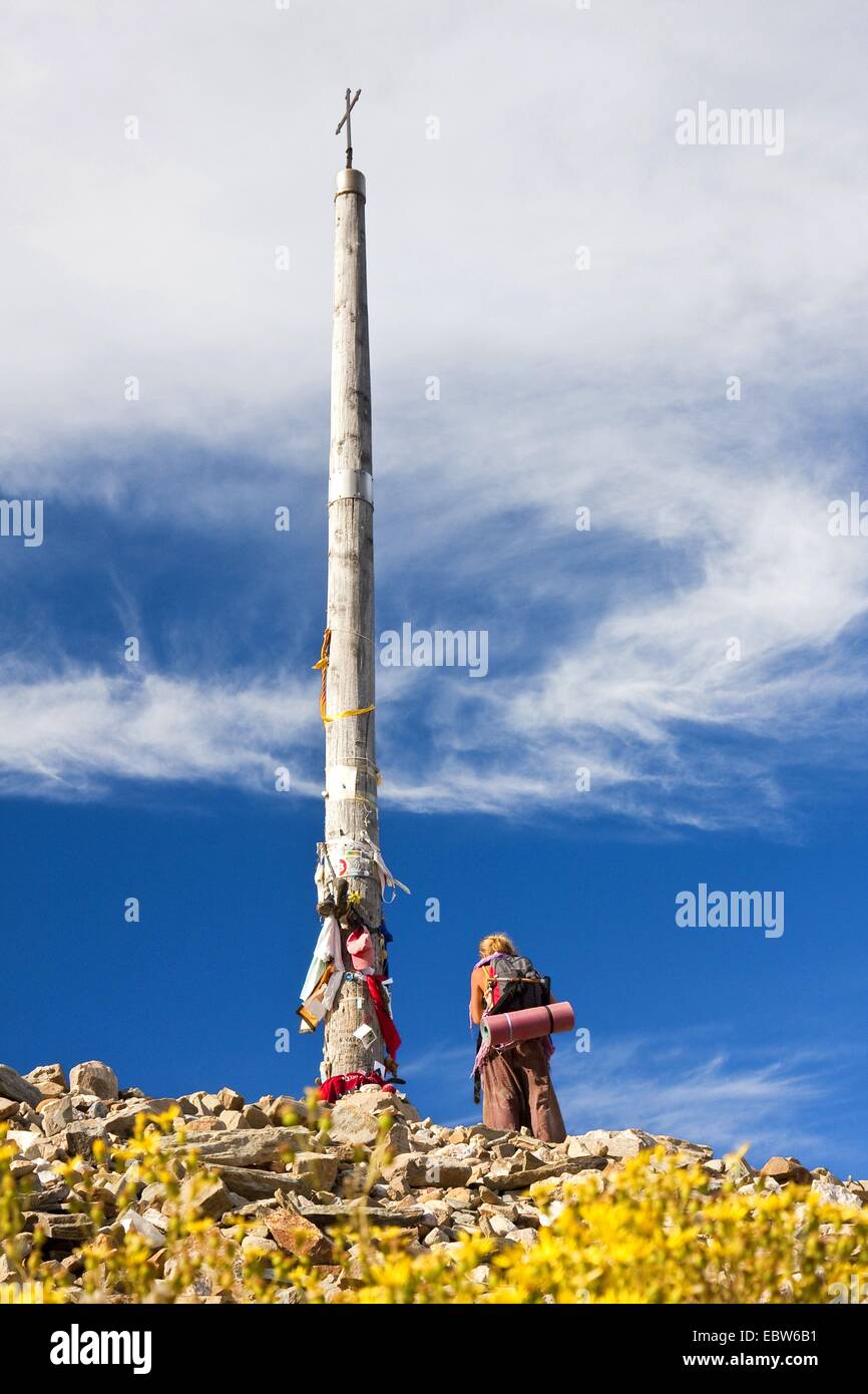 Cruz de ferro at the camino de santiago -Fotos und -Bildmaterial in hoher Auflösung – Alamy