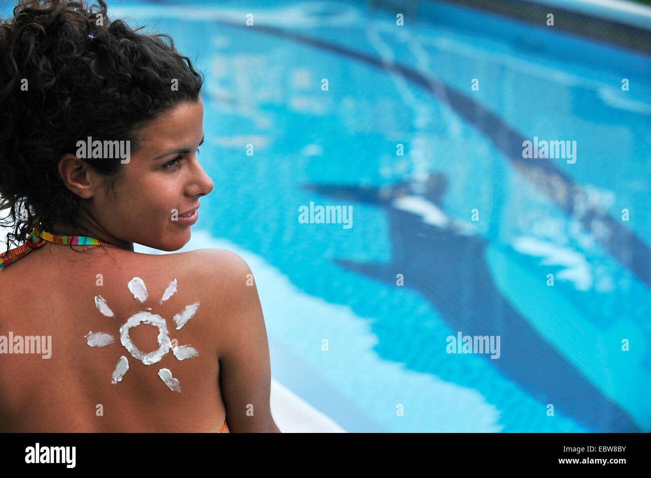 Suncream teen -Fotos und -Bildmaterial in hoher Auflösung – Alamy