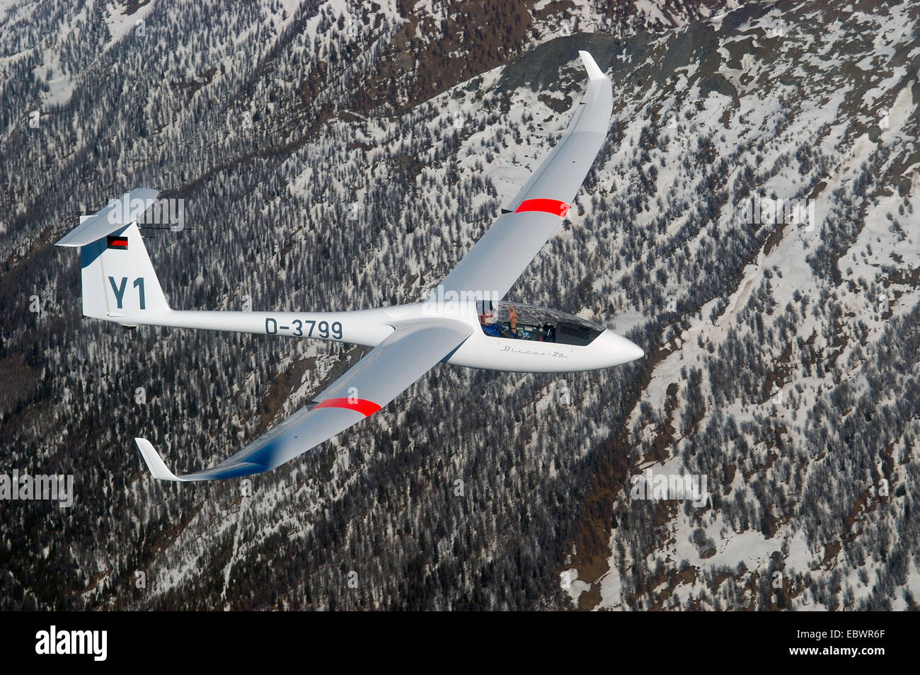 Luftaufnahme, Discus 2a Segelflugzeug der Firma Schempp Hirth, fliegen ...