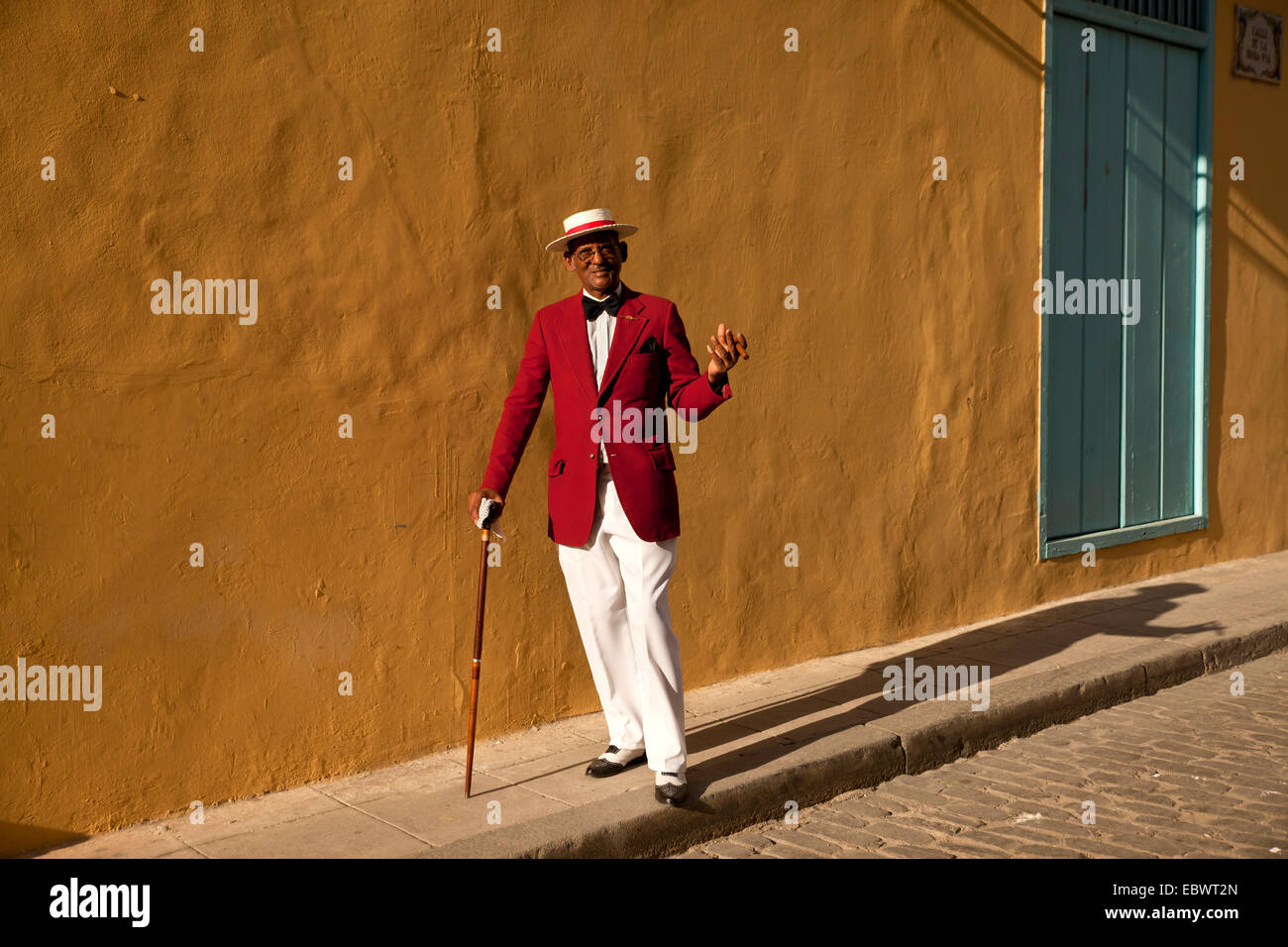 Roter Anzug Stockfotos und -bilder Kaufen - Alamy