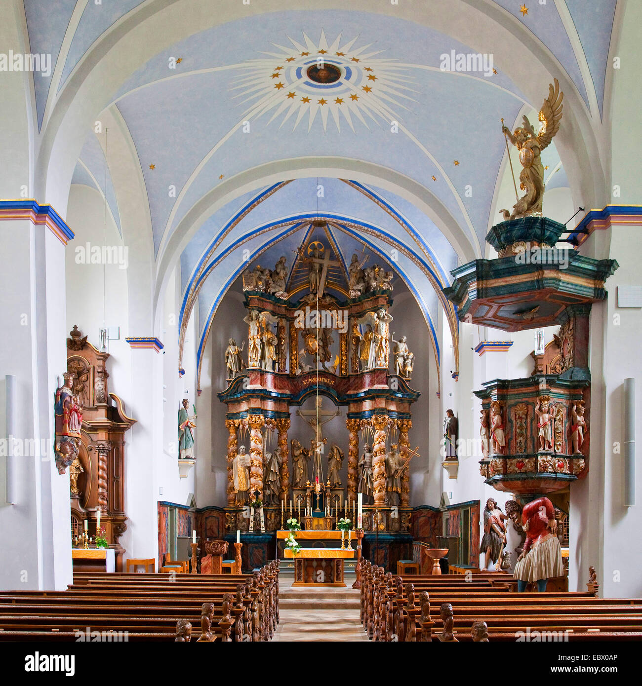 barocke Kirche St. Pankratius in Koerbecke, Teil der Moehnesee ...