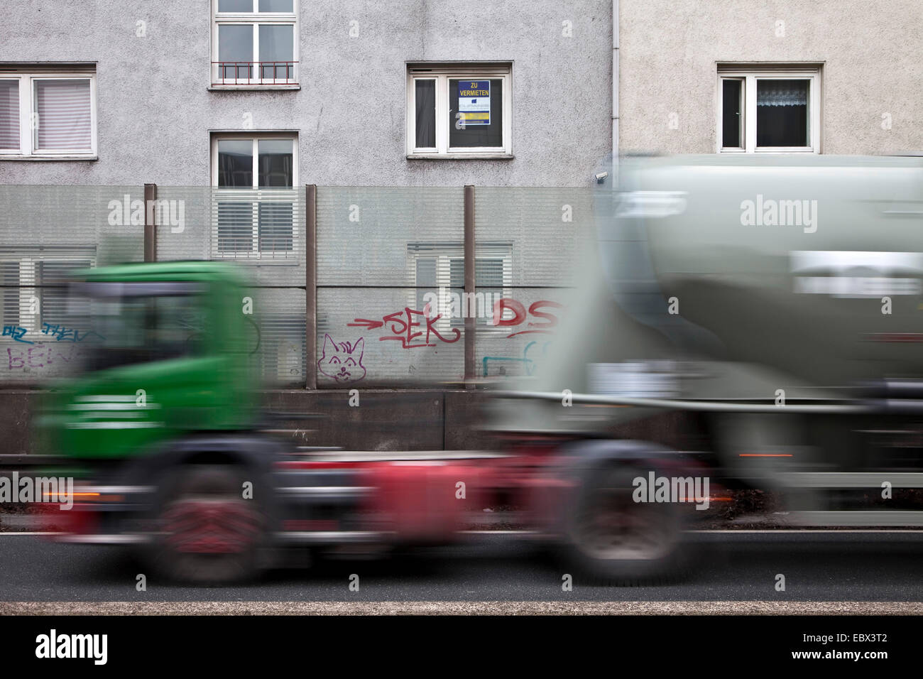 Autobahn a40 in essen innenstadt -Fotos und -Bildmaterial in hoher ...