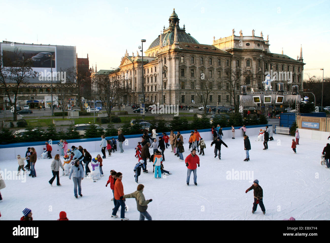 Zentrale Gerichte Im Stachus Stockfotos und -bilder Kaufen - Alamy