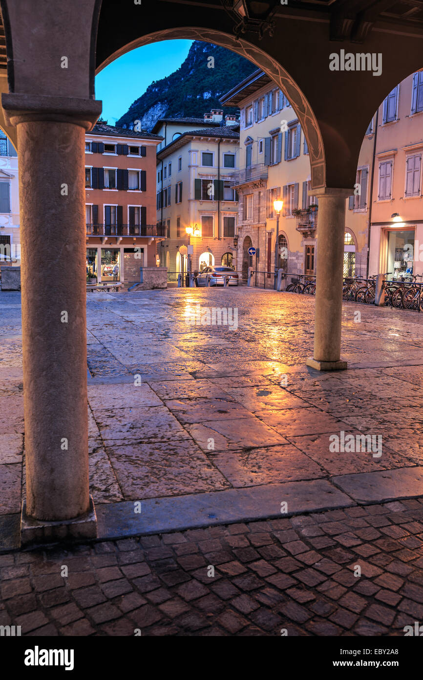 Garda stadt -Fotos und -Bildmaterial in hoher Auflösung – Alamy