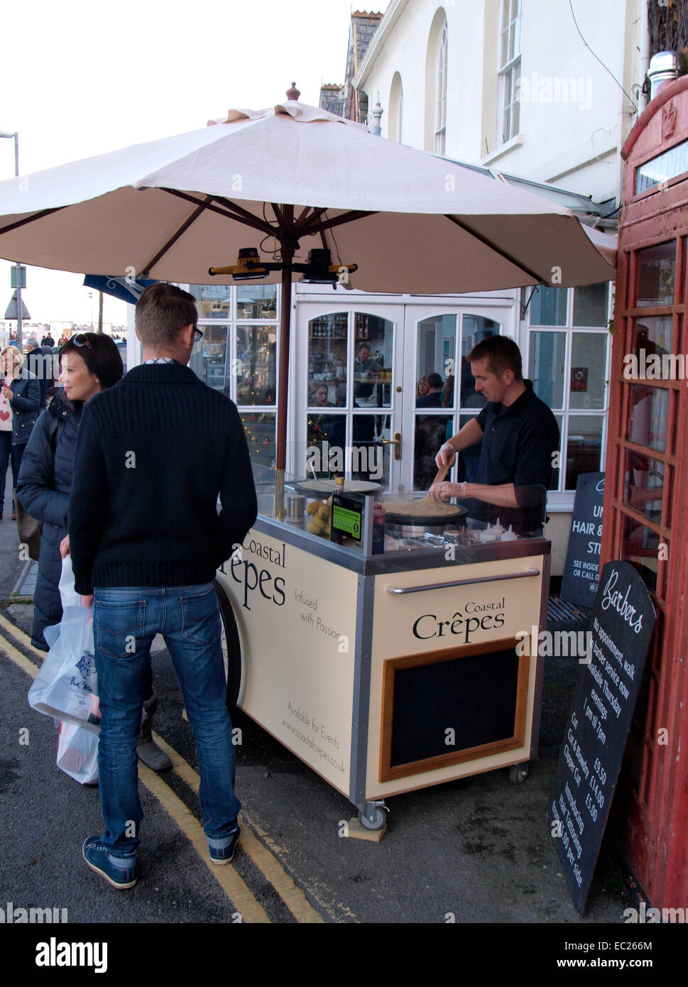 Crepes stand -Fotos und -Bildmaterial in hoher Auflösung – Alamy