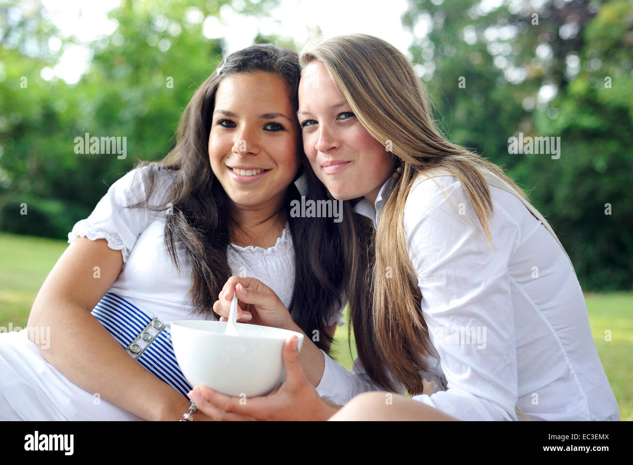 Zwei freundschaften -Fotos und -Bildmaterial in hoher Auflösung – Alamy
