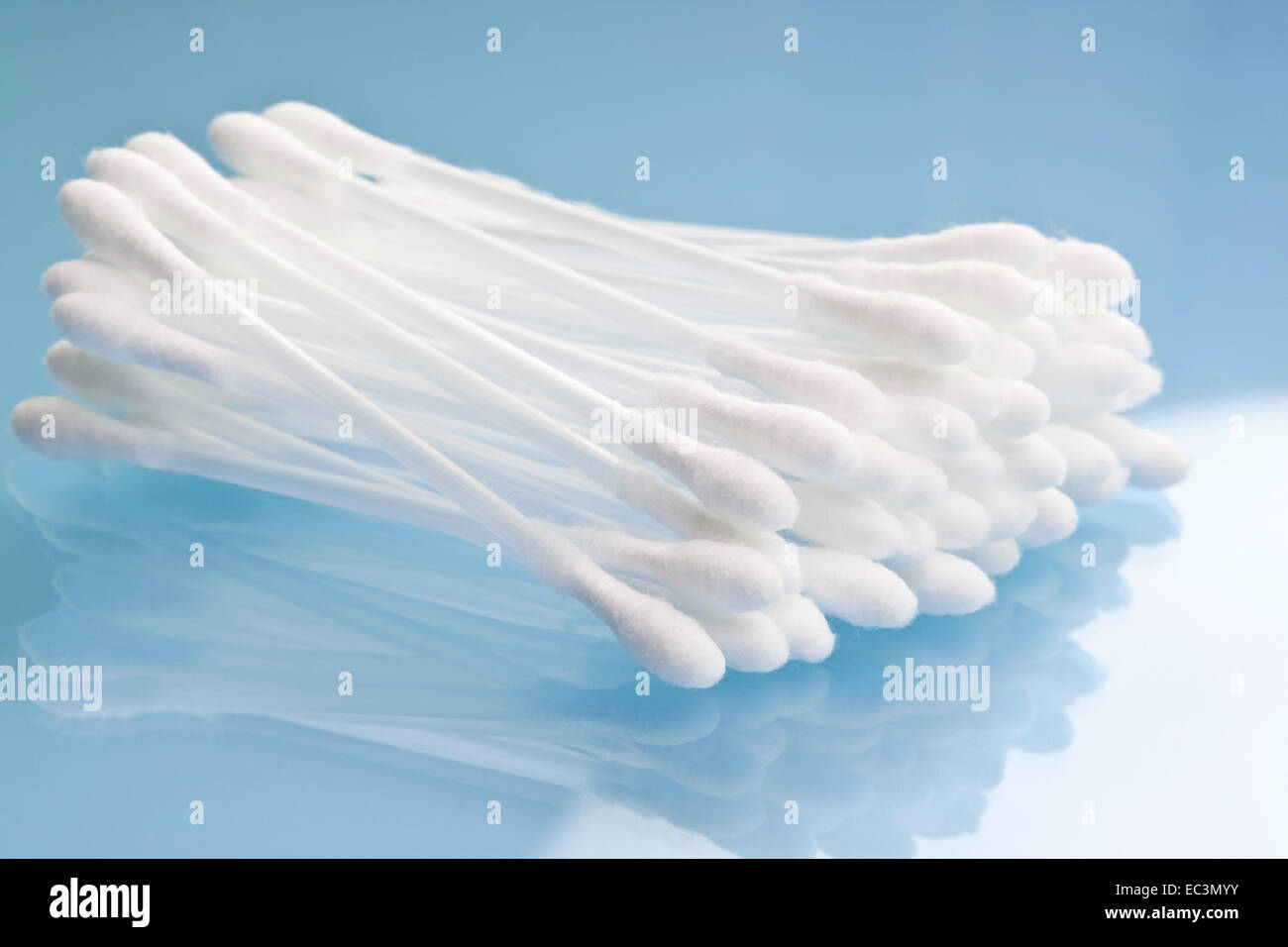 Watte baumwolle -Fotos und -Bildmaterial in hoher Auflösung – Alamy