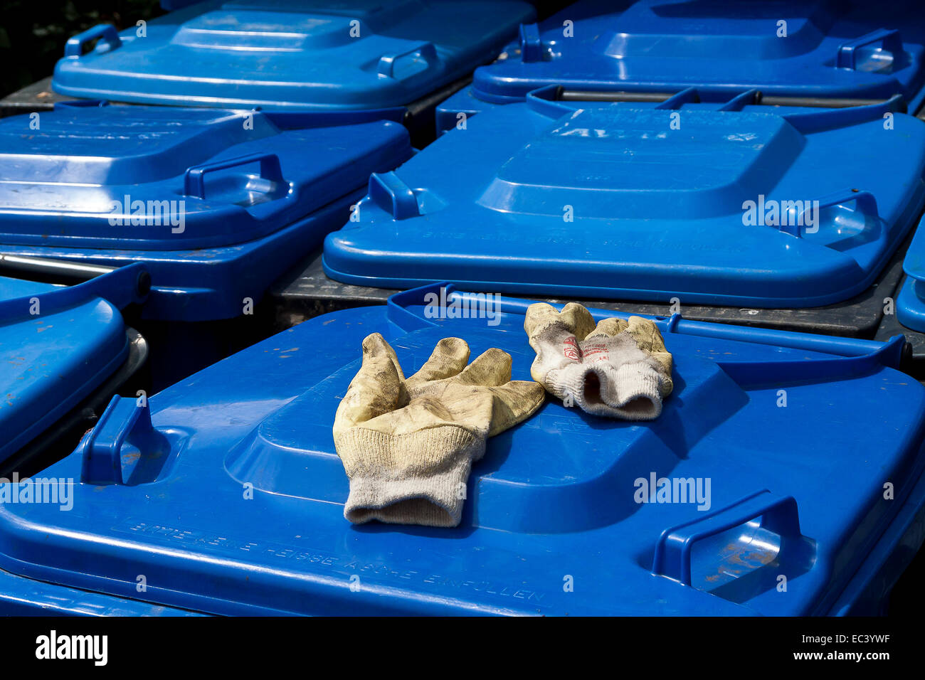 Abfall tonne -Fotos und -Bildmaterial in hoher Auflösung – Alamy