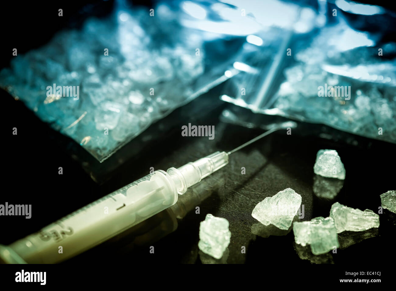 Crystal meth syringe -Fotos und -Bildmaterial in hoher Auflösung – Alamy