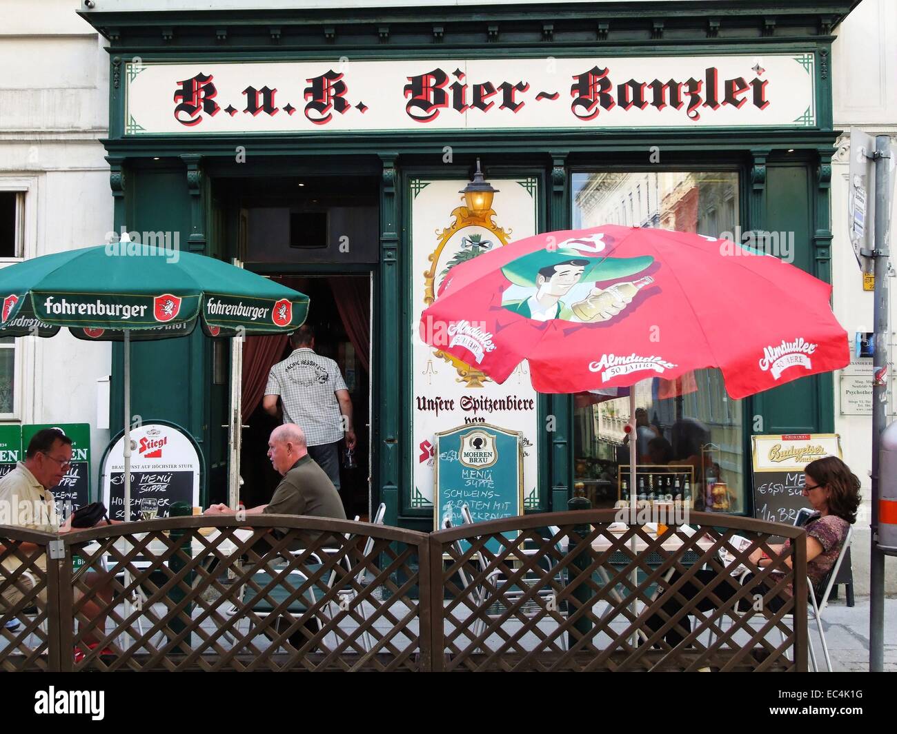 Wiener beisl -Fotos und -Bildmaterial in hoher Auflösung – Alamy