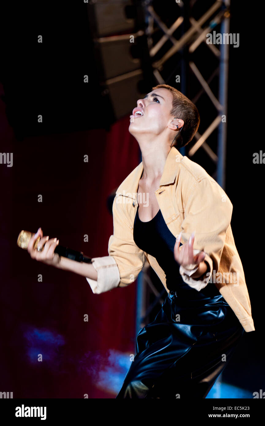 Singer band frida gold alina -Fotos und -Bildmaterial in hoher ...