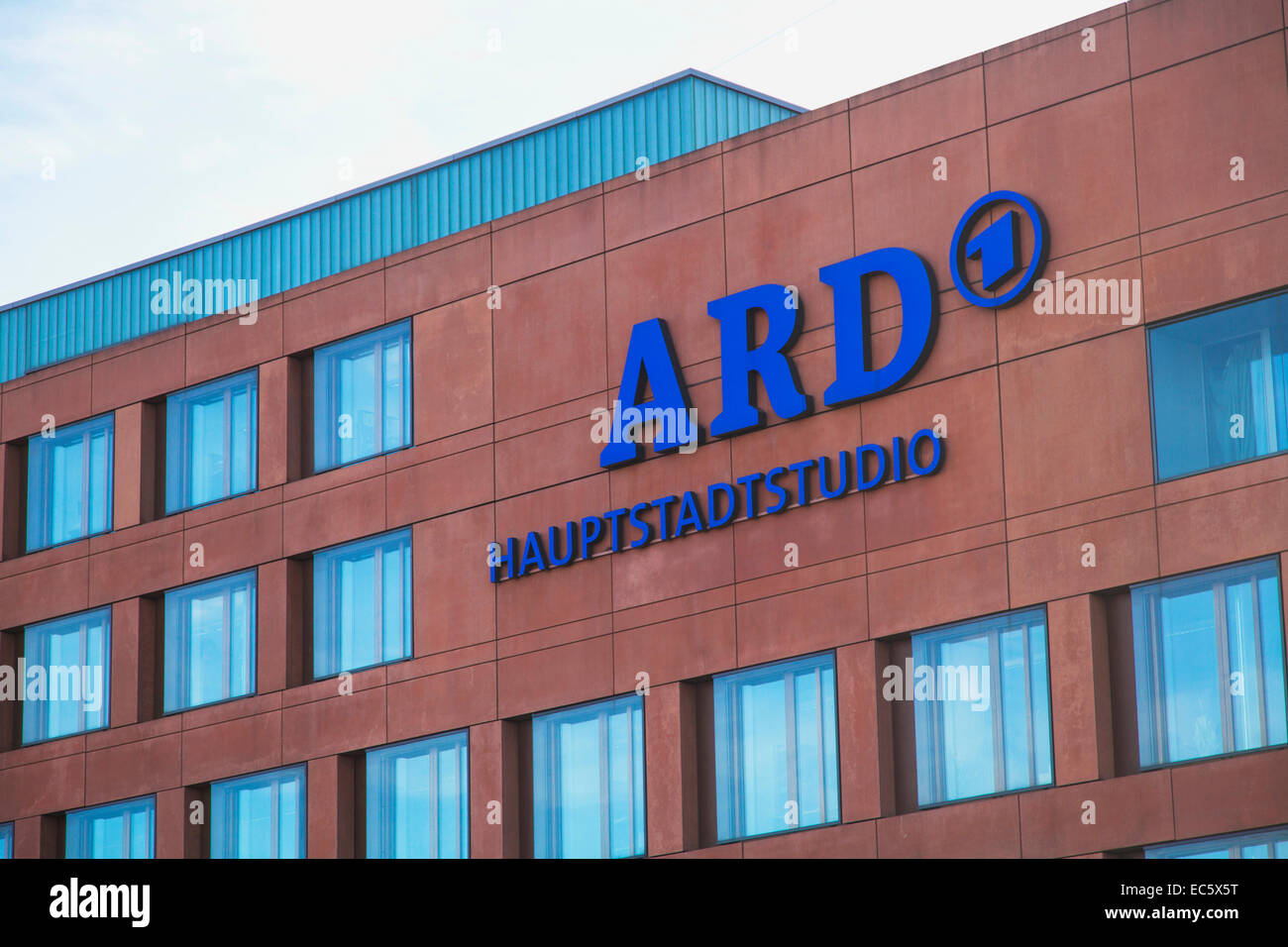 Broadcasting studio berlin -Fotos und -Bildmaterial in hoher Auflösung ...