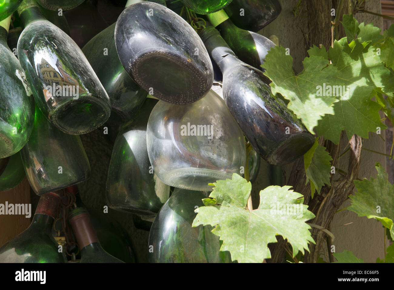 Bocksbeutel wine -Fotos und -Bildmaterial in hoher Auflösung – Alamy