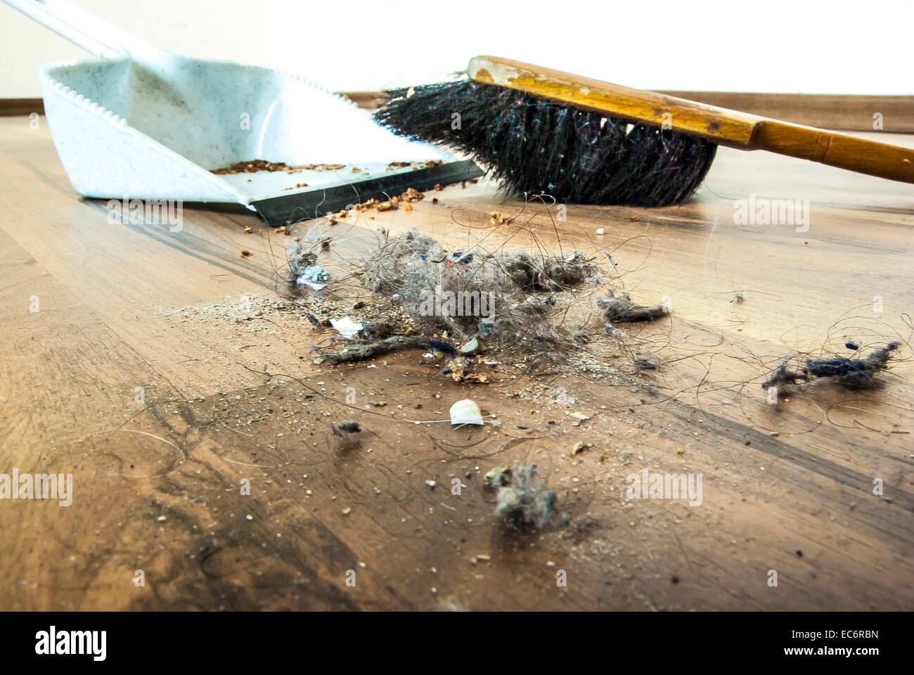 Schmutz fegen -Fotos und -Bildmaterial in hoher Auflösung – Alamy