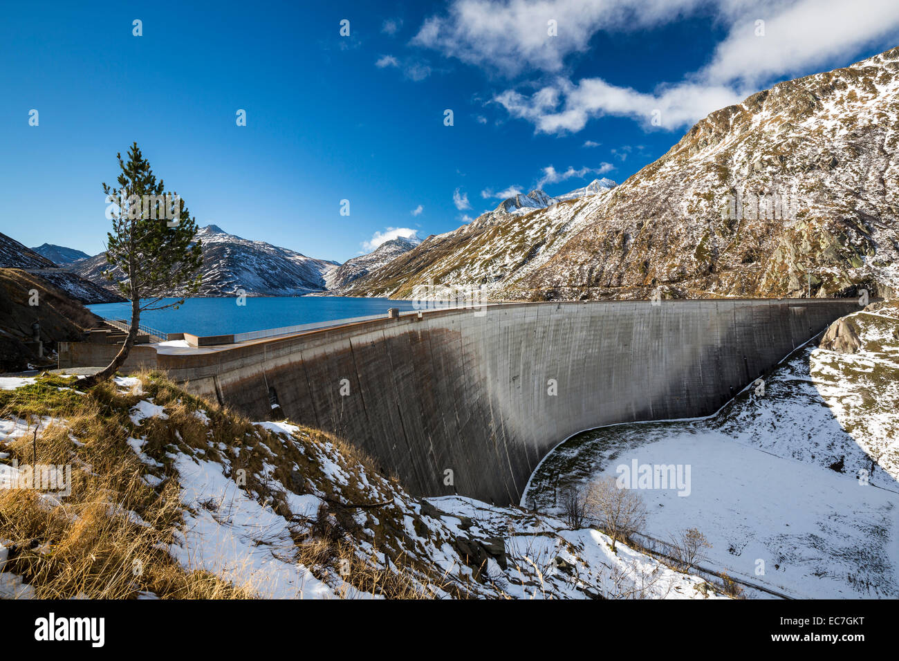 Lukmanier pass switzerland -Fotos und -Bildmaterial in hoher Auflösung ...
