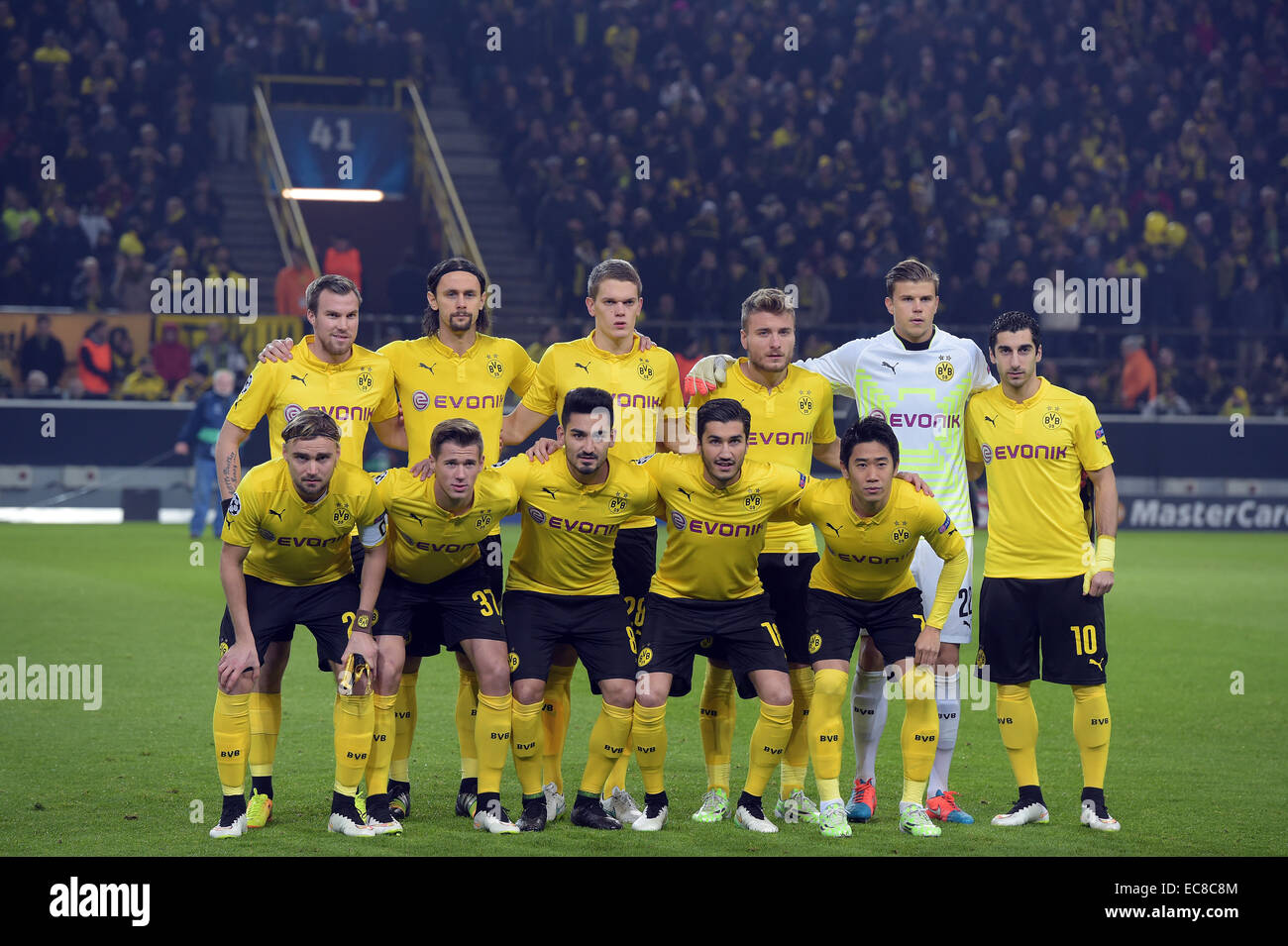 Die Dortmunder Spieler oben zu rudern, Kevin Grosskreutz, Neven Subotic, Matthias Ginter, Ciro ...