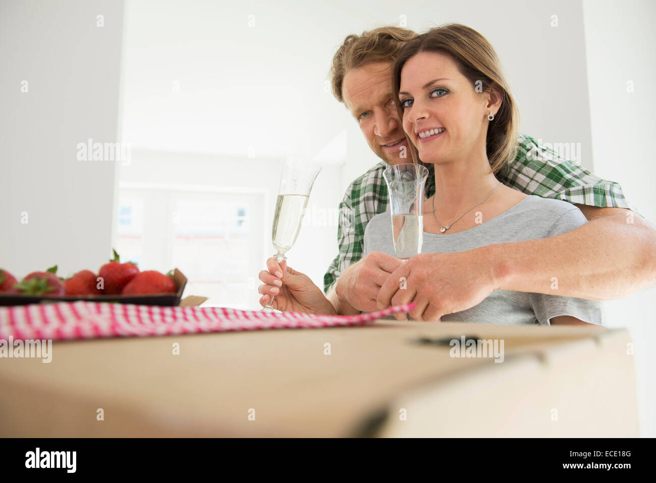 Paar Wein Trinken Stockfotos und -bilder Kaufen - Alamy