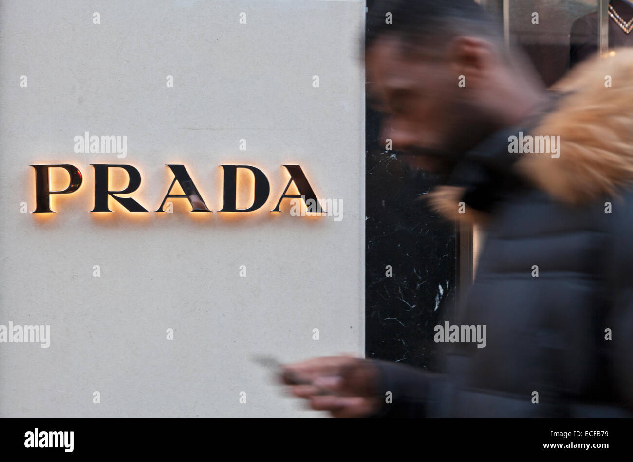Fashion prada -Fotos und -Bildmaterial in hoher Auflösung – Alamy