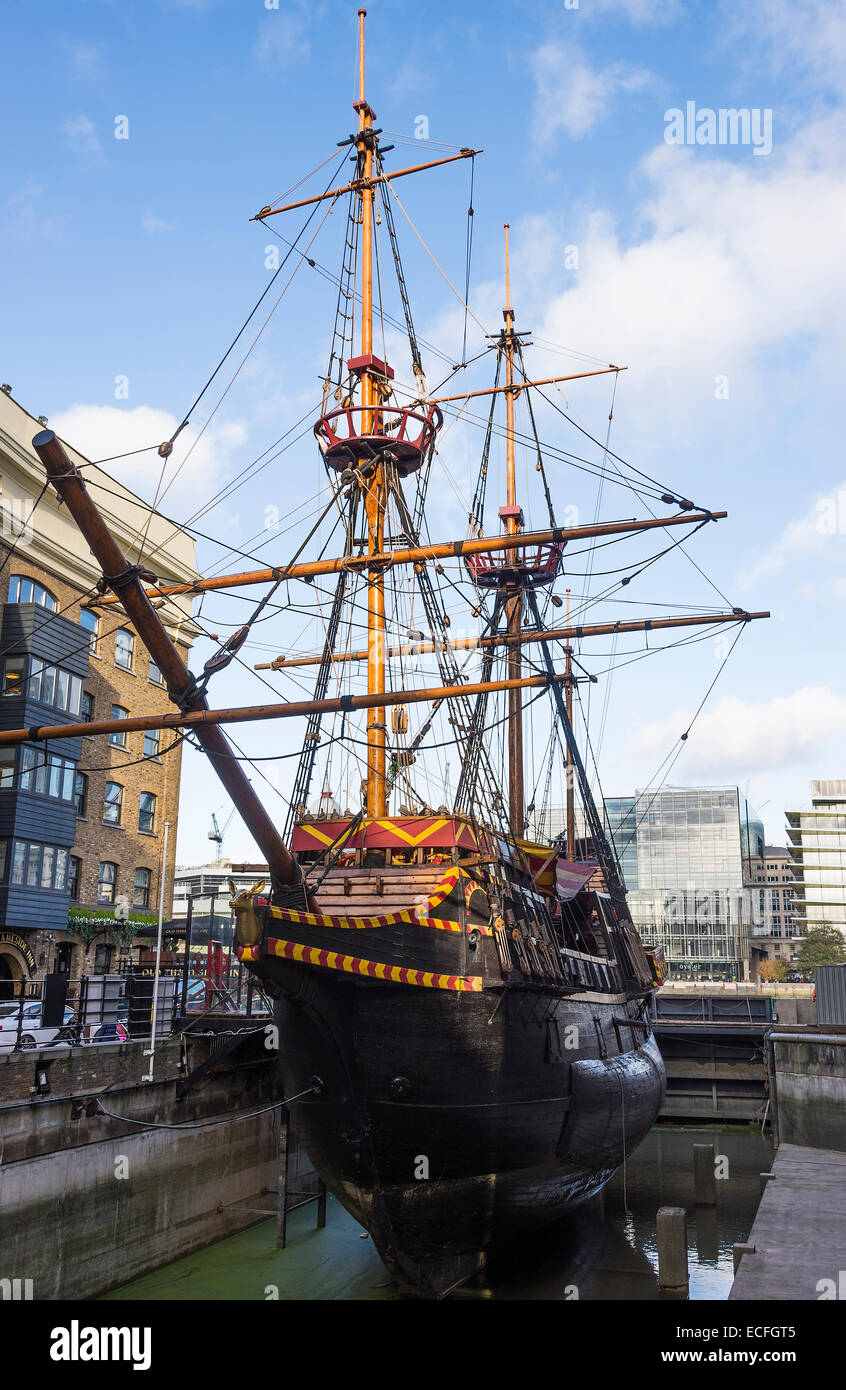 Segelschiff golden hinde -Fotos und -Bildmaterial in hoher Auflösung ...