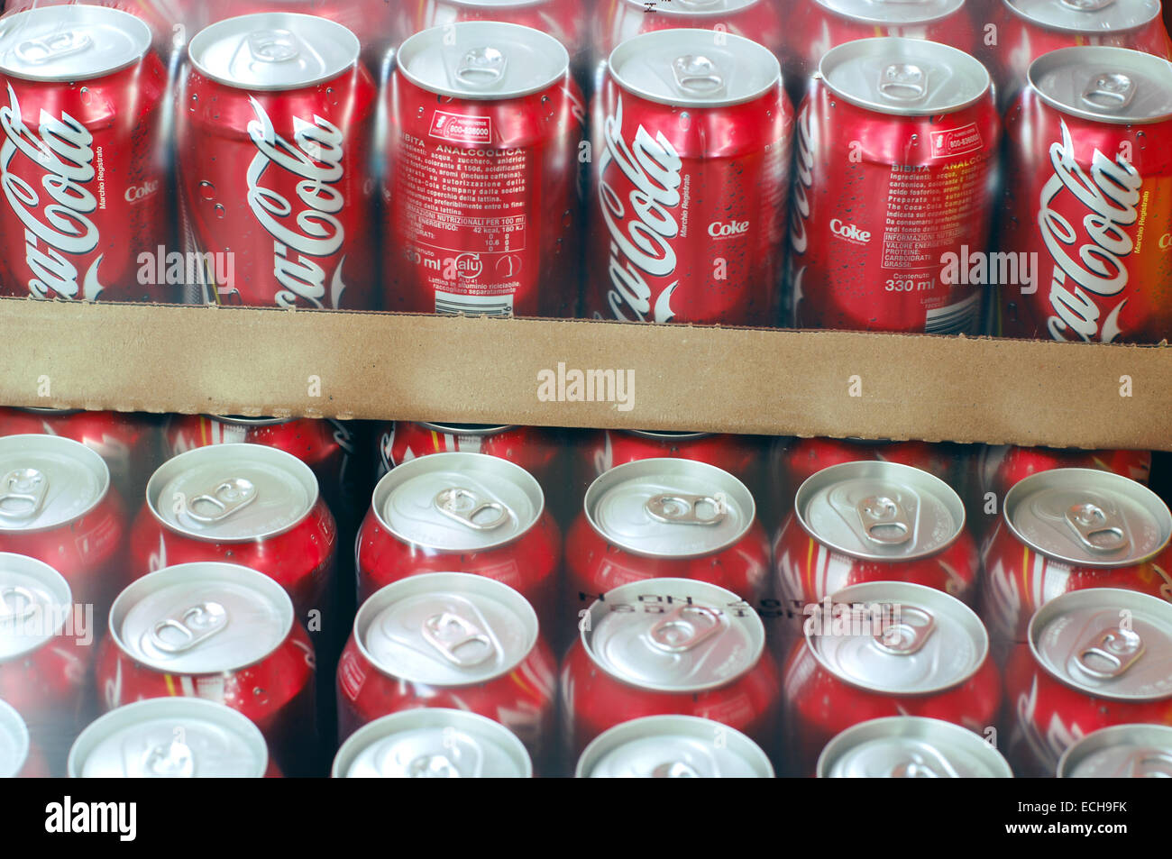 Coca Cola Coca Cola können Lager Kisten aus Regal mit Gabelstapler ...