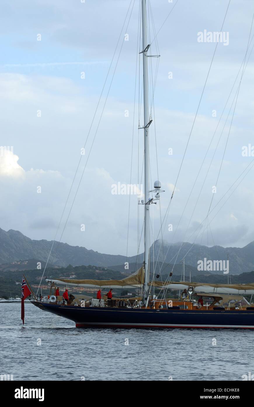 Segelboot am meer -Fotos und -Bildmaterial in hoher Auflösung – Alamy