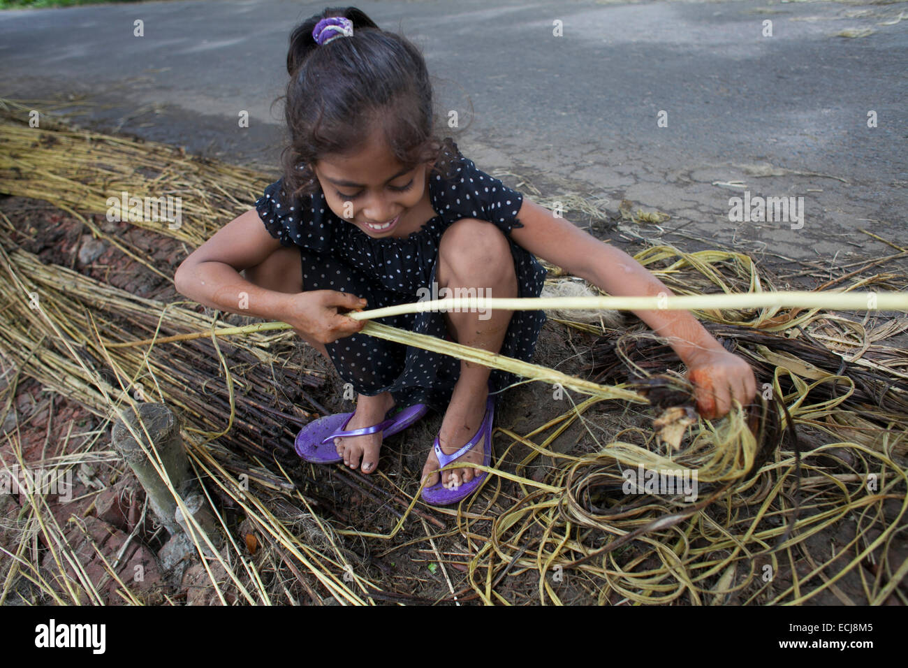 Kinderarbeit bangladesch säcke -Fotos und -Bildmaterial in hoher ...