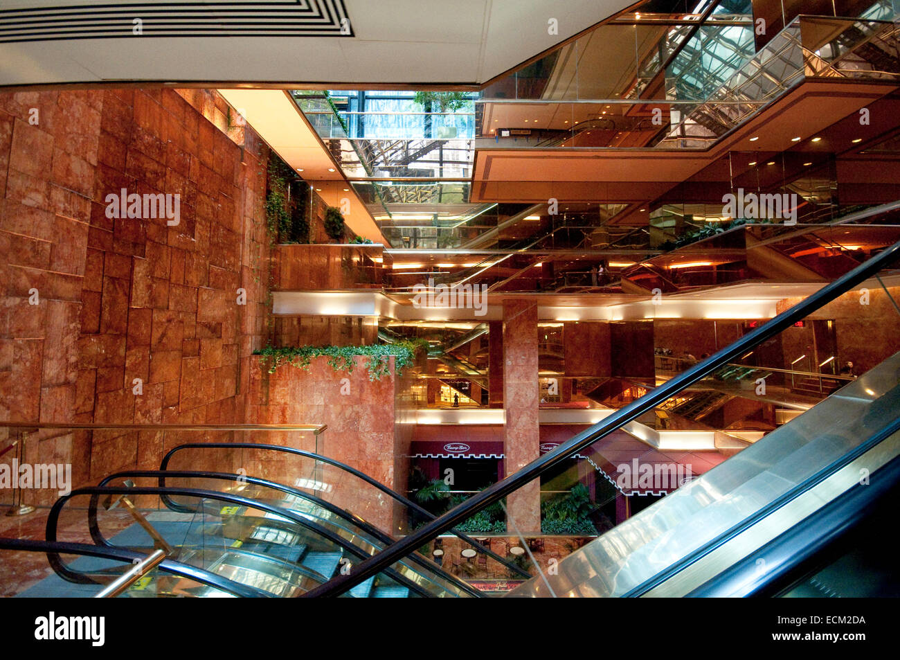 Interior trump tower new york -Fotos und -Bildmaterial in hoher ...