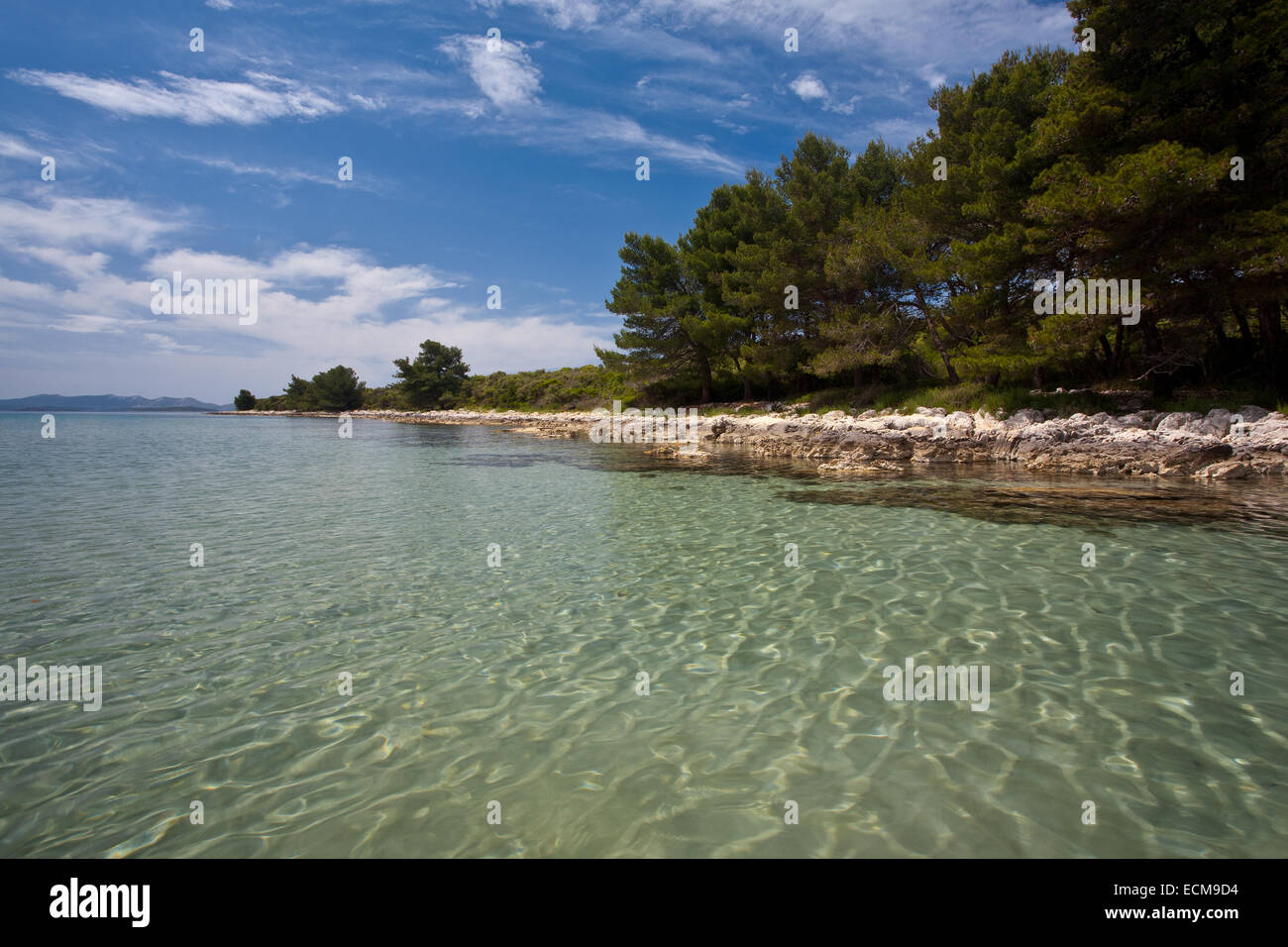 Strand Juzna Luka in Muline im Sommer, Insel Ugljan, Dalmatien ...