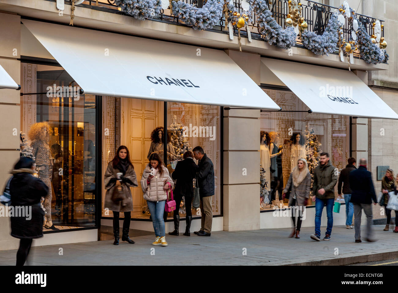 Chanel Boutique Shop im neuen Bond Street, London, England ...