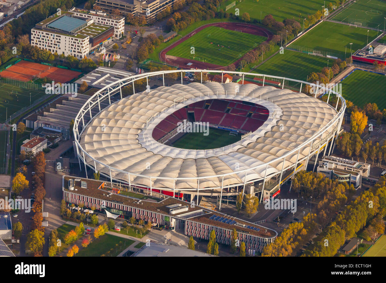 Mercedes benz stadion luftbild -Fotos und -Bildmaterial in hoher ...