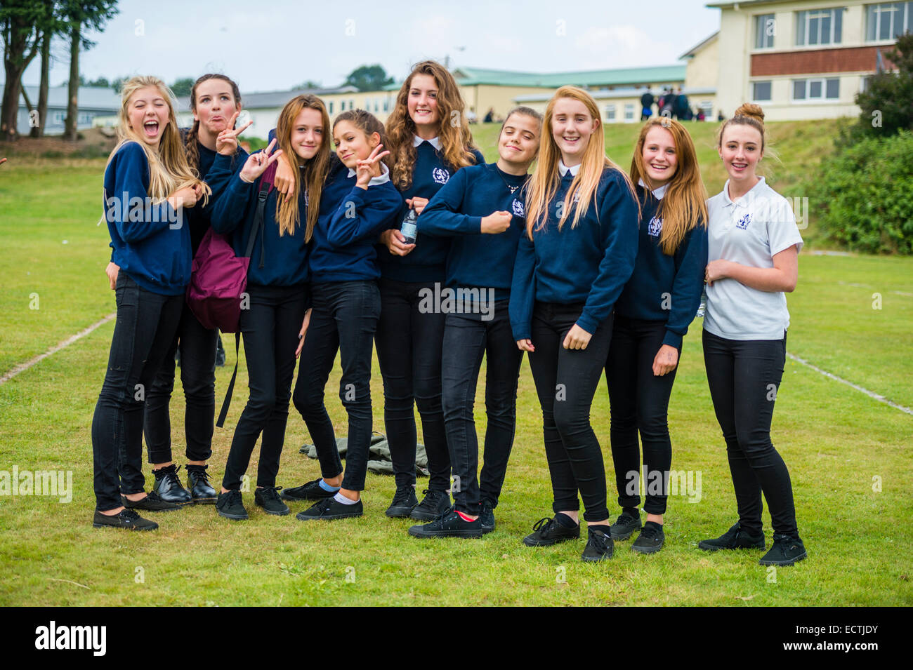 Höhere Schulbildung Wales UK: eine Gruppe von zehn Jahres 9 oder 10 (14 ...