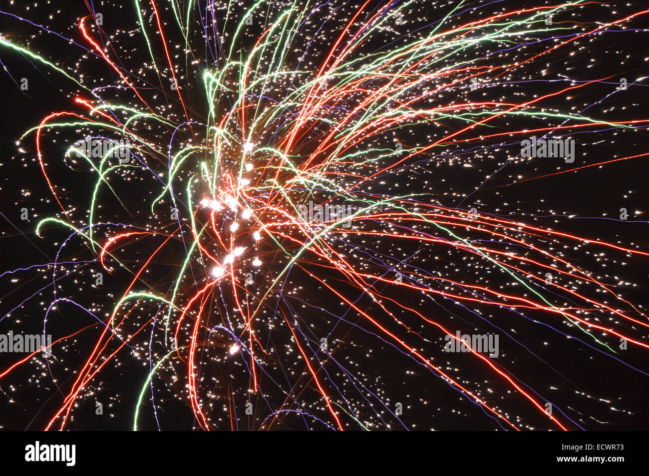 Explodierendes feuerwerk -Fotos und -Bildmaterial in hoher Auflösung ...
